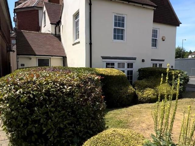 East Street, Farnham GU9, 1 bed flat to rent, £1,200 pcm | PrimeLocation