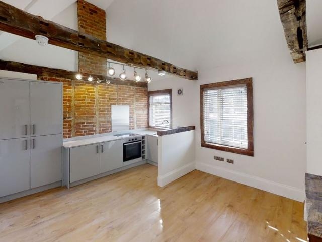 East Street, Farnham GU9, 1 bed flat to rent, £1,225 pcm | PrimeLocation