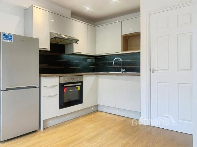East Street, Farnham, Surrey, GU9 3 bed flat to rent £2,200 pcm £508 pw