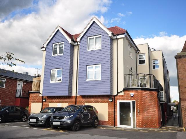East Street, Horsham RH12, 1 bed flat to rent, £1,200 pcm | PrimeLocation