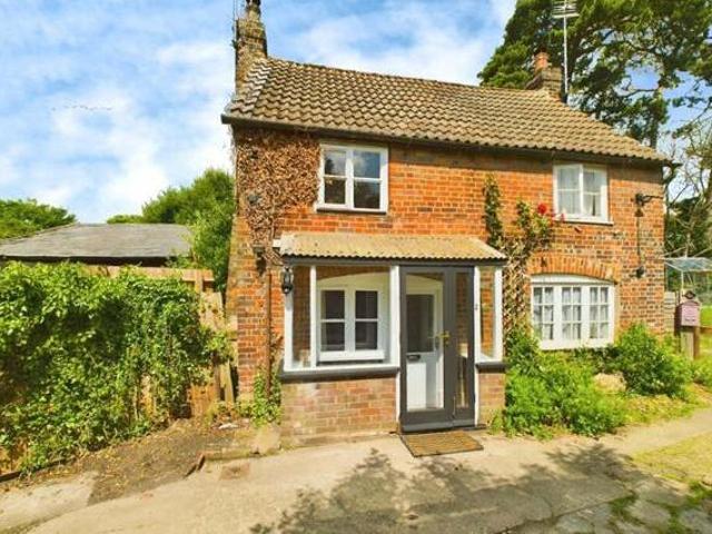 East Street, Lilley, 2 Bedroom Cottage