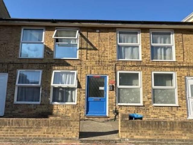 East Street, Sittingbourne ME10, Studio to rent, £750 pcm | PrimeLocation