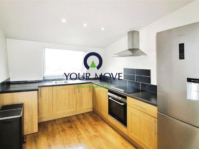 East Street, Surrey KT17 2 bed flat to rent £1,395 pcm £322 pw