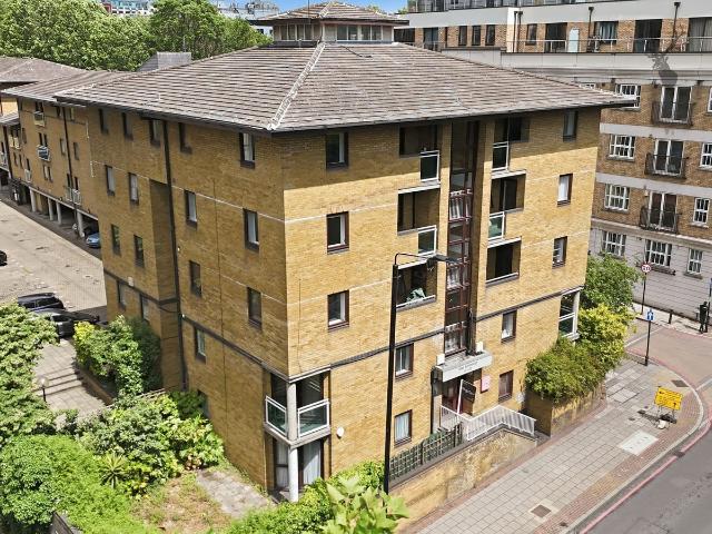 East Smithfield, Wapping E1W, 1 bed flat to rent, £1,900 pcm | PrimeLocation