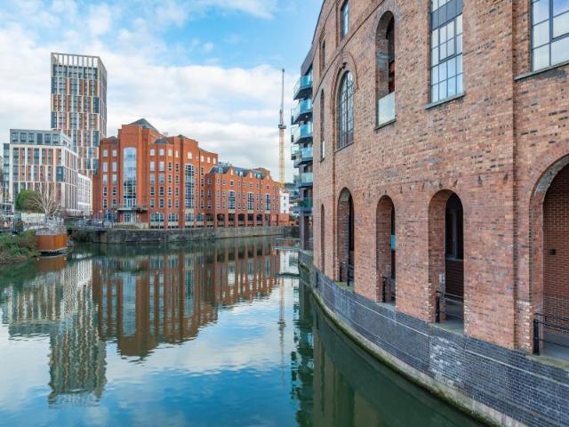 East Tucker Street, Bristol BS1 2 bed apartment to rent £1,650 pcm £381 pw