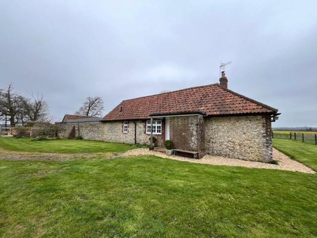East Tisted, Alton, Hampshire, GU34 3 bed detached house to rent £2,150 pcm £496 pw