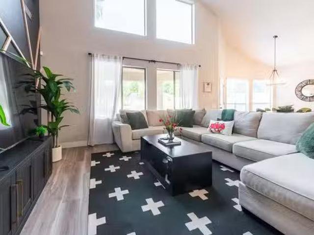 East Woodridge Drive