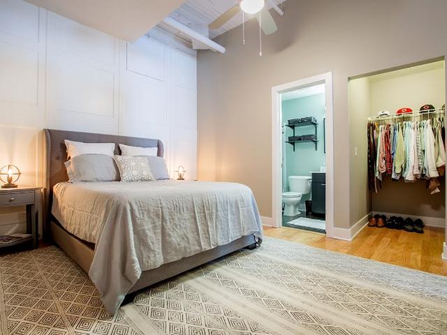 East 8 Lofts 1 Bedroom Apartment for Rent at 325 E 8th St, Cincinnati, OH 45202 Central Business District