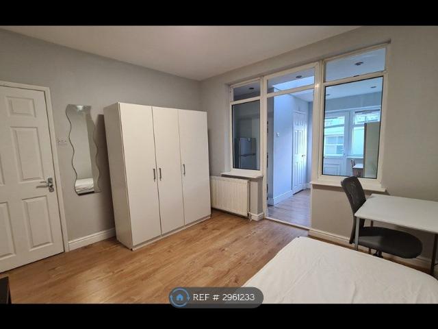 Eastcote Avenue, Greenford UB6, Room to rent, £1,100 pcm | PrimeLocation