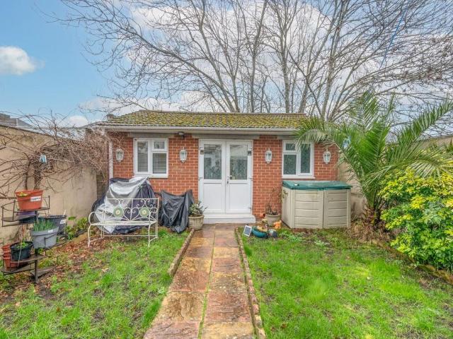 Eastcote Avenue, Sudbury, Greenford, UB6 Studio to rent £1,600 pcm £369 pw