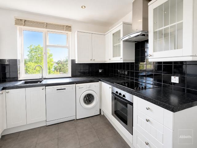 Eastcote Grove, Southend On Sea SS2, 2 bed flat to rent, £1,100 pcm | PrimeLocation