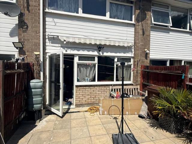 Eastcote Lane, Greater London HA2 2 bed terraced house to rent £2,300 pcm £531 pw