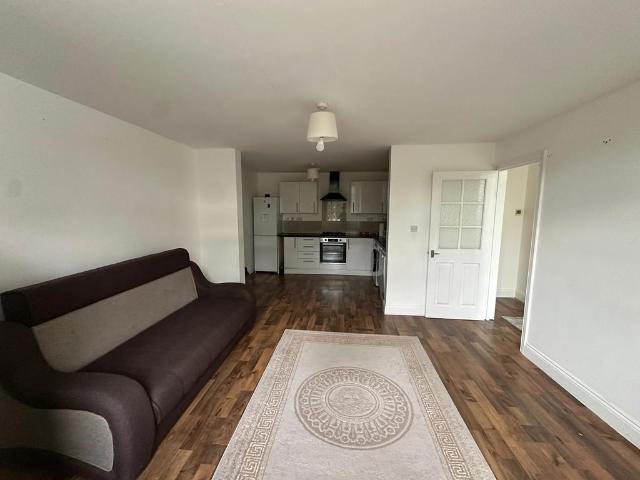 Eastcote Lane, Harrow 2 bed ground floor maisonette to rent £1,850 pcm £427 pw