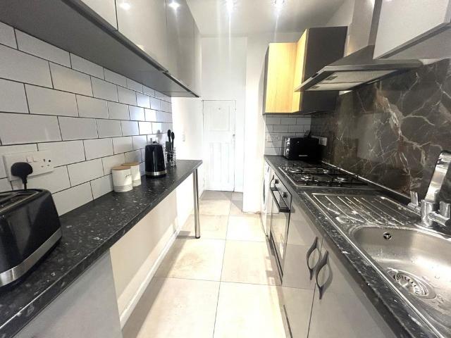 Eastcote Lane, Harrow, HA2 3 bed terraced house to rent £2,300 pcm £531 pw