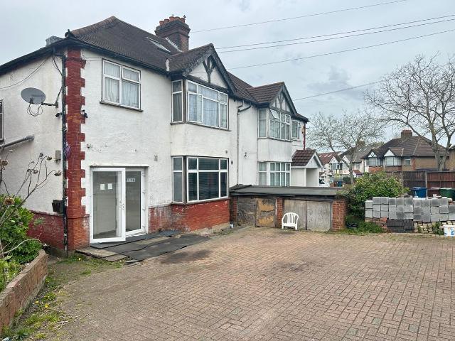 Eastcote Lane, Harrow HA2, Studio to rent, £1,050 pcm | PrimeLocation