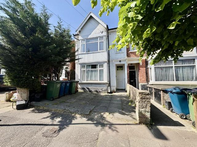 Eastcote Road, Harrow HA2 3 bed apartment to rent £2,000 pcm £462 pw