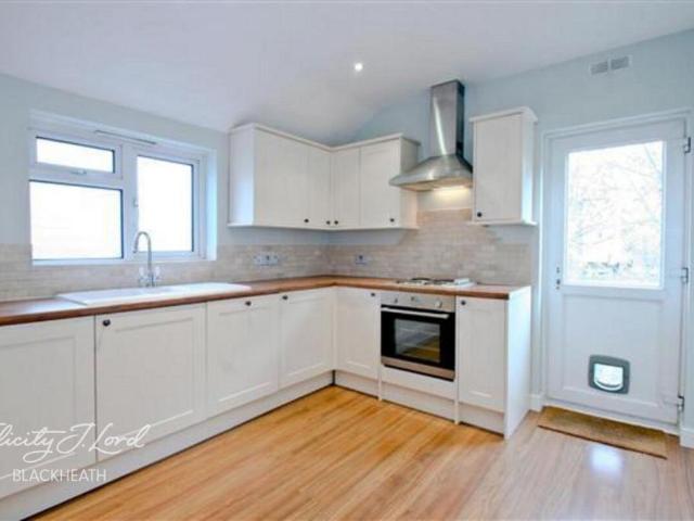 Eastcombe Avenue, London 1 bed apartment to rent £1,665 pcm £384 pw