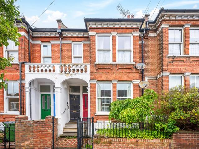 Eastcombe Avenue, London SE7 1 bed flat to rent £1,750 pcm £404 pw