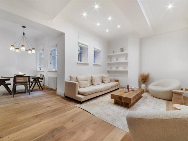 Eastcastle Street, London W1T 2 bed maisonette to rent £5,395 pcm £1,245 pw
