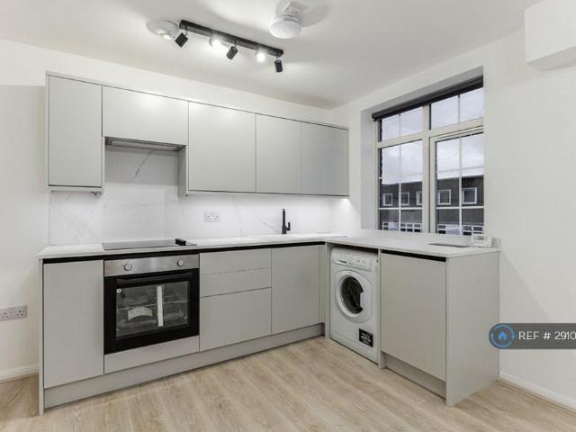 Eastcheap, Letchworth Garden City, SG6 2 bed flat to rent £1,295 pcm £299 pw