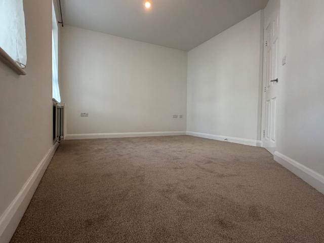 Eastcliff, Bristol BS20, 2 bed flat to rent, £1,350 pcm | PrimeLocation
