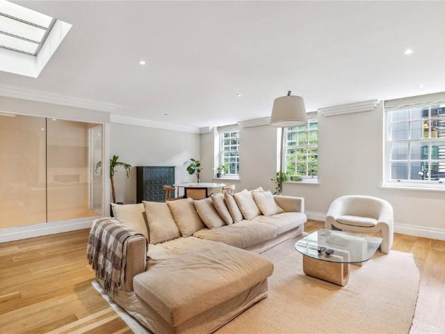 Eastbourne Mews, London, W2 2 bed mews to rent £5,250 pcm £1,212 pw