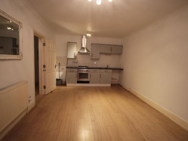 Eastbourne BN21, 1 bed flat to rent, £850 pcm | PrimeLocation