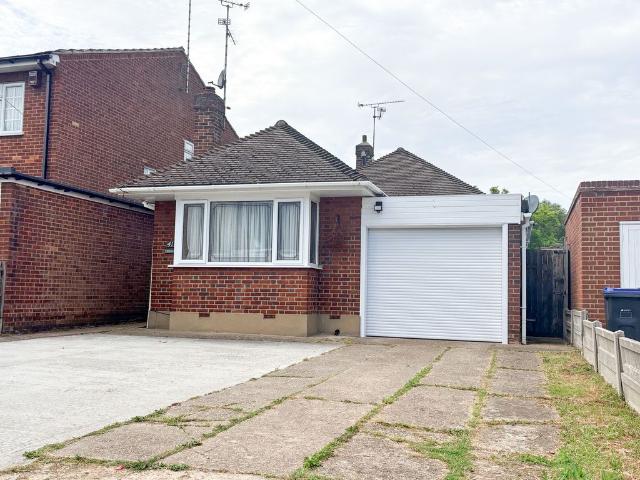 Eastbourne Grove, Westcliff On Sea SS0, 2 bed detached bungalow to rent, £1,700 pcm | PrimeLocation