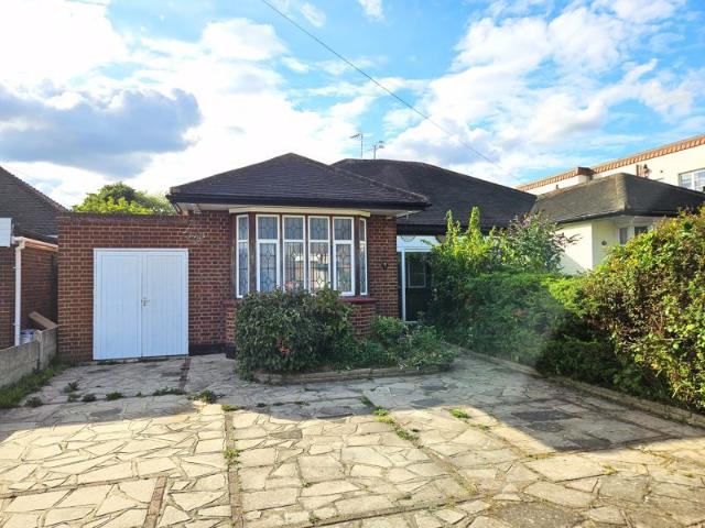 Eastbourne Grove, Westcliff On Sea SS0, 3 bed semi detached bungalow to rent, £1,850 pcm | PrimeLocation
