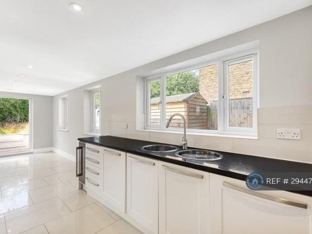Eastbourne Road, Brentford, TW8 4 bed semi detached house to rent £3,750 pcm £865 pw