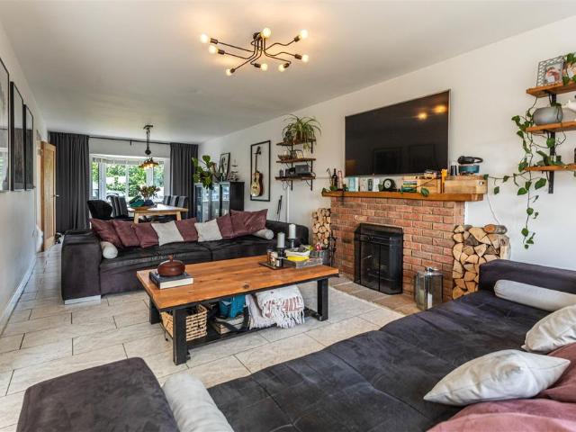 Eastbourne Road, Halland, Lewes, BN8 6PS