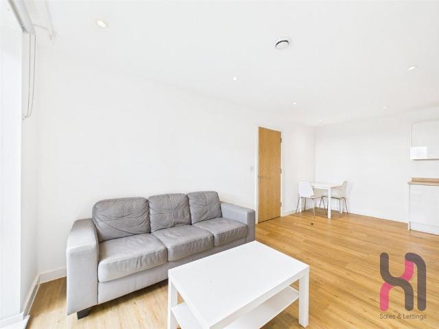 Eastbank Tower, 277 Great Ancoats. 2 bed flat to rent £1,325 pcm £306 pw