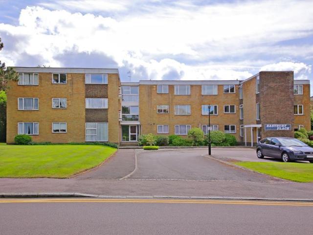 Eastbury Avenue, Northwood HA6 2 bed apartment to rent £1,850 pcm £427 pw