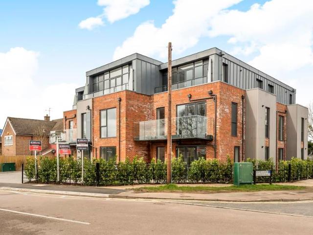 Eastbury Avenue, Northwood HA6, 2 bed flat to rent, £2,200 pcm | PrimeLocation