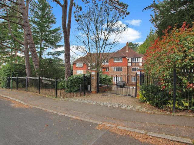 Eastbury Avenue, Northwood HA6, 2 bed flat to rent, £2,200 pcm | PrimeLocation