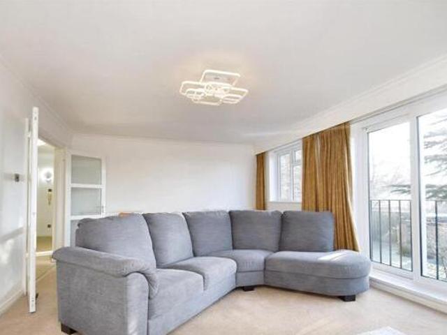 Eastbury Avenue, Northwood, 3 Bedroom Apartment
