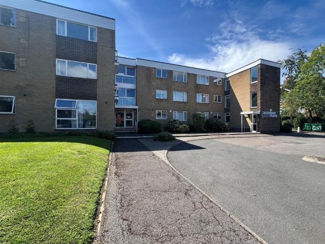 Eastbury Place, Northwood HA6 2 bed ground floor flat to rent £1,750 pcm £404 pw