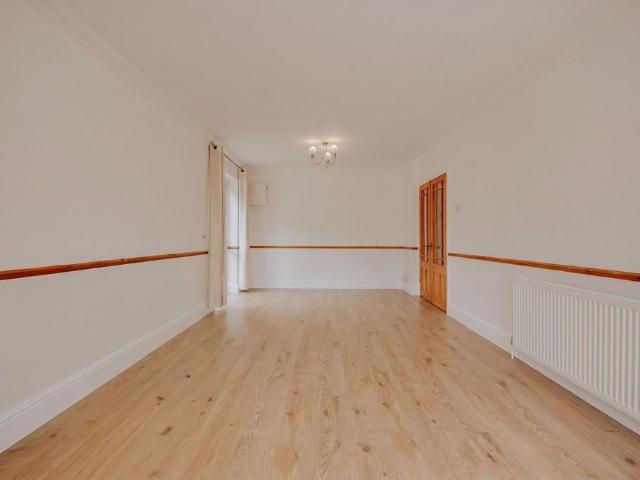 Eastbury Road, Watford, WD19 2 bed flat to rent £1,650 pcm £381 pw