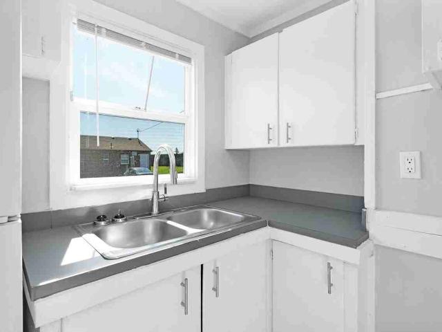 Eastgate Apartments 2 Bedroom Apartment for Rent at 123 Se 97th Ave, Portland, OR 97216 Hazelwood