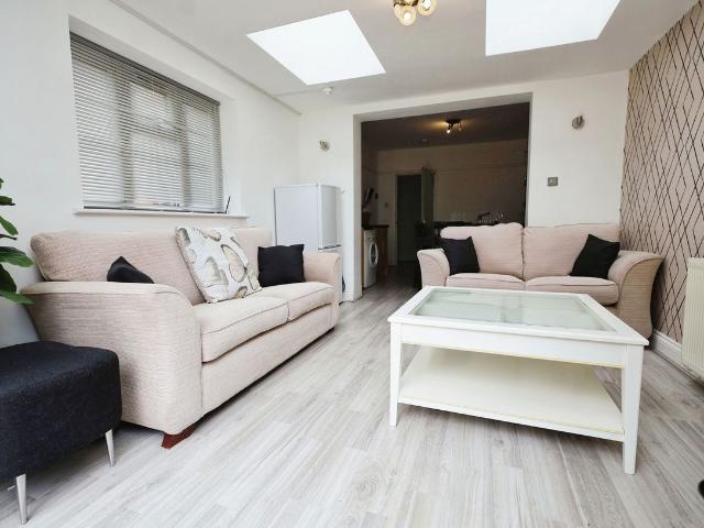 Easter Road, Bournemouth BH9, 6 bed property to rent, £3,000 pcm | PrimeLocation