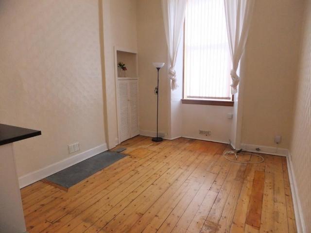Easter Road EH6 2 bed flat to rent £1,125 pcm £260 pw
