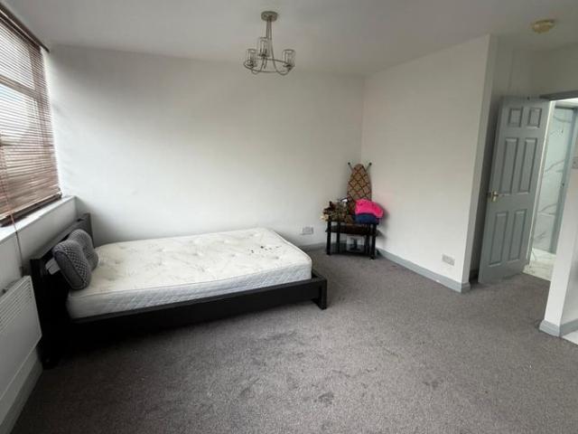 Easterly Road, Leeds LS8, Studio to rent, £800 pcm | PrimeLocation
