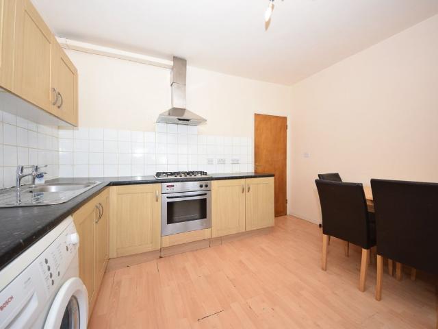 Eastern Avenue, Gants Hill IG2, 3 bed flat to rent, £2,000 pcm | PrimeLocation