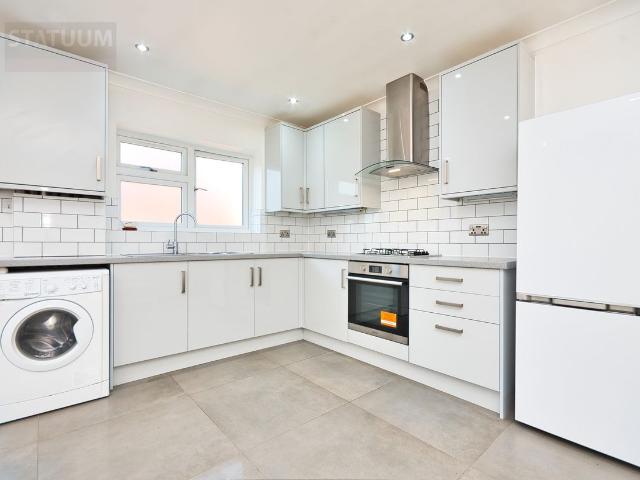 Eastern Avenue, Gants Hill, Redbridge, Ilford, Essex IG2, Detached house to rent, £1,500 pcm | PrimeLocation