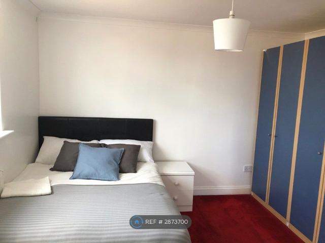 Eastern Avenue, Ilford IG4, Room to rent, £800 pcm | PrimeLocation