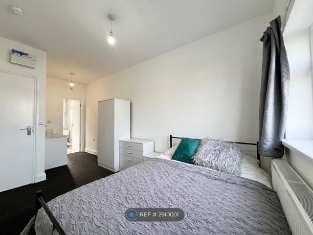Eastern Avenue, Ilford IG4, Room to rent, £980 pcm | PrimeLocation