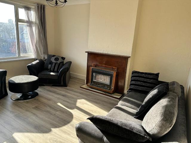 Eastern Avenue, Ilford IG4, 1 bed flat to rent, £1,495 pcm | PrimeLocation