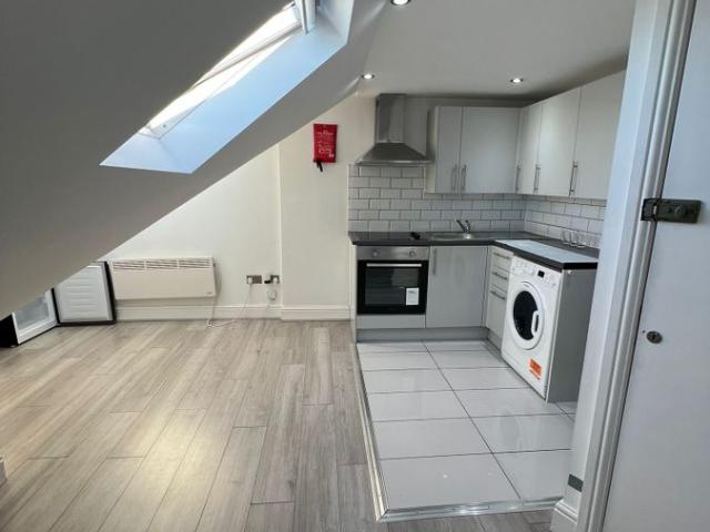 Eastern Avenue, Ilford IG2, 1 bed flat to rent, £1,350 pcm | PrimeLocation