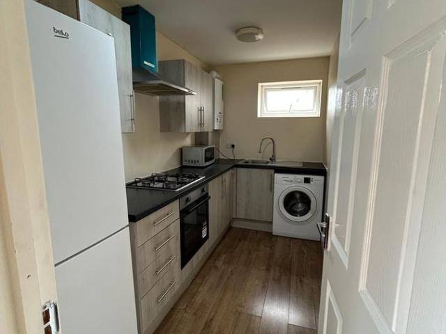 Eastern Avenue, Ilford IG2, 2 bed flat to rent, £1,650 pcm | PrimeLocation