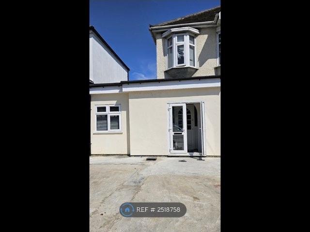 Eastern Avenue, Ilford IG2, 2 bed semi detached house to rent, £1,750 pcm | PrimeLocation